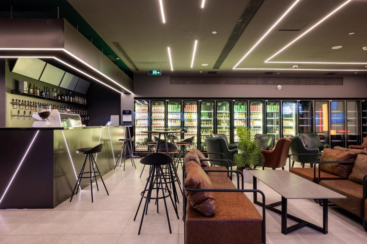 DAYIN YOUTH HOSTEL - EAST NANJING ROAD & PEOPLE'S SQUARE & THE BUND ...