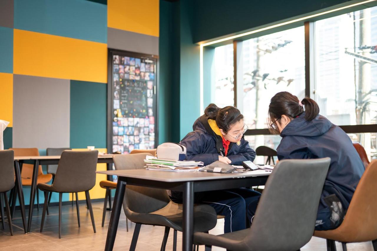 DAYIN YOUTH HOSTEL - EAST NANJING ROAD & PEOPLE'S SQUARE & THE BUND ...