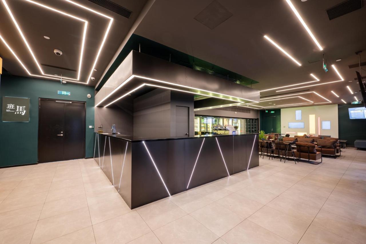 DAYIN YOUTH HOSTEL - EAST NANJING ROAD & PEOPLE'S SQUARE & THE BUND ...