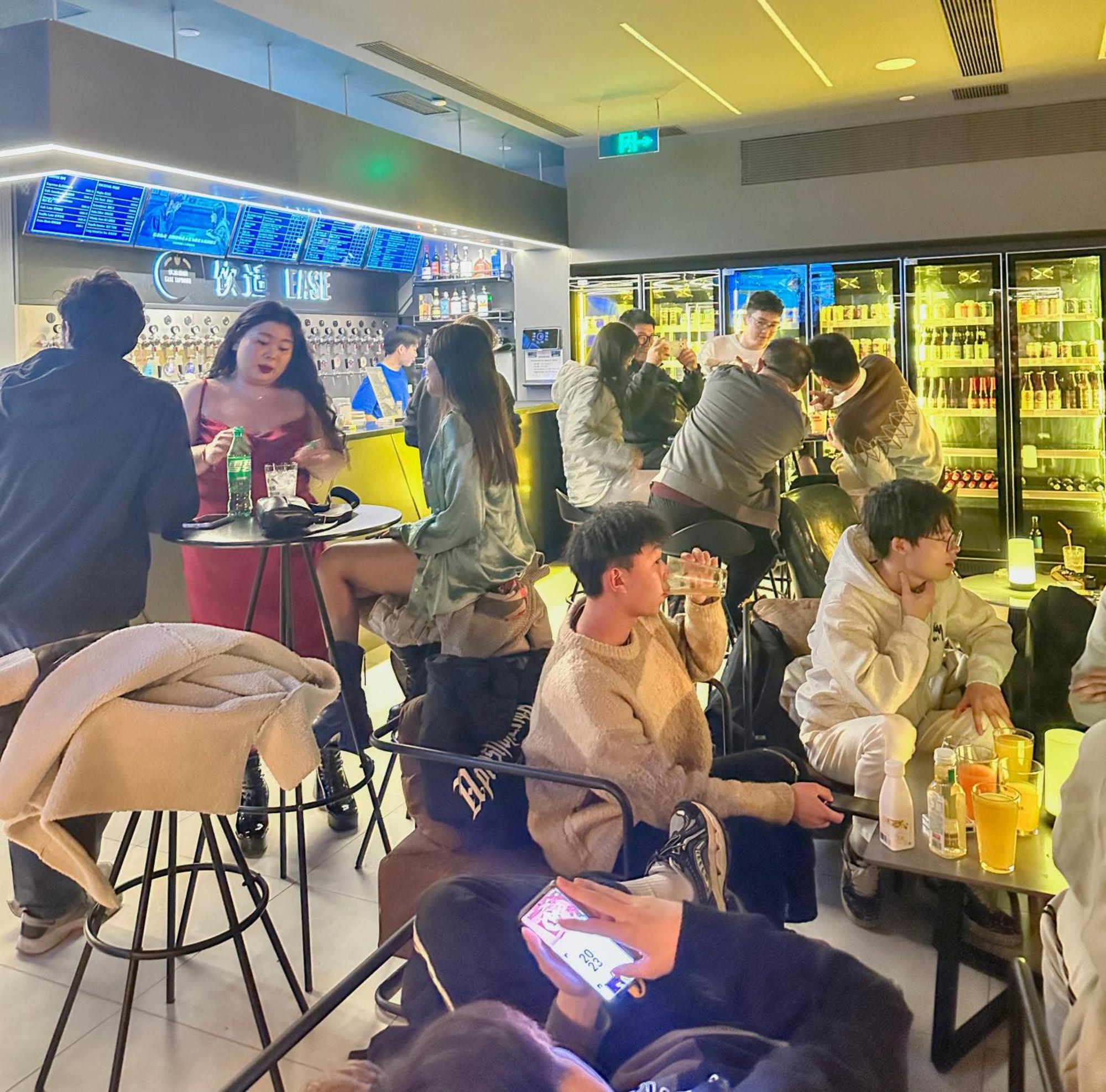 DAYIN YOUTH HOSTEL - EAST NANJING ROAD & PEOPLE'S SQUARE & THE BUND ...